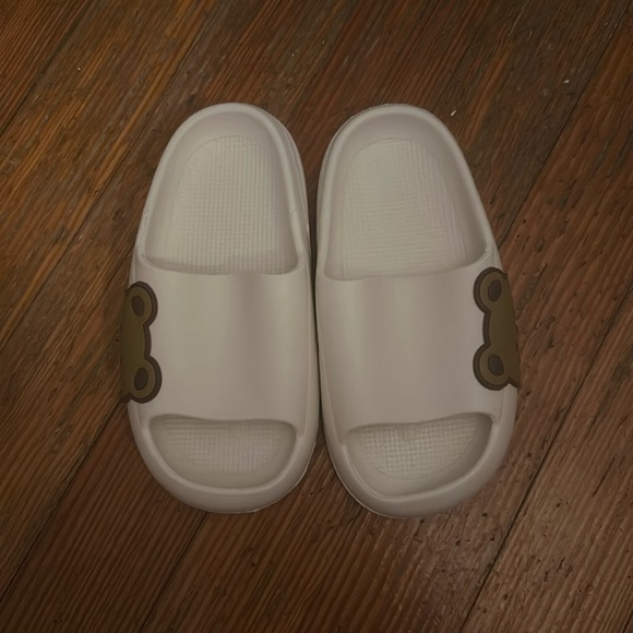 Kohl's | Shoes | Yeezy Inspired Kids Teddy Bear Slides Size 2 12 Beige ...
